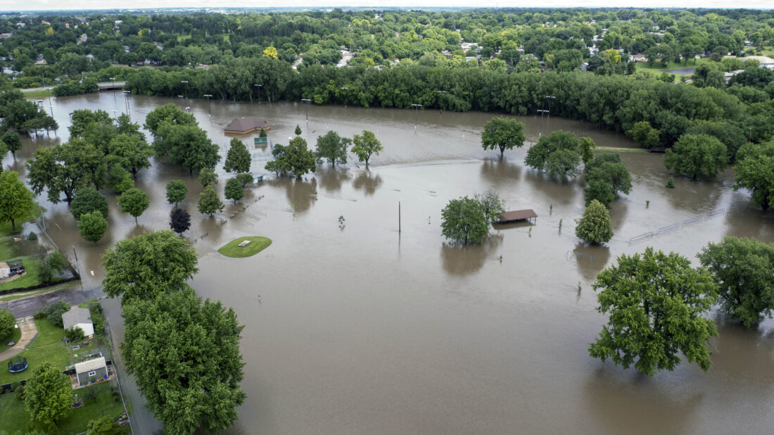 Millions swelter as temperatures soar across U.S., while floodwaters ...